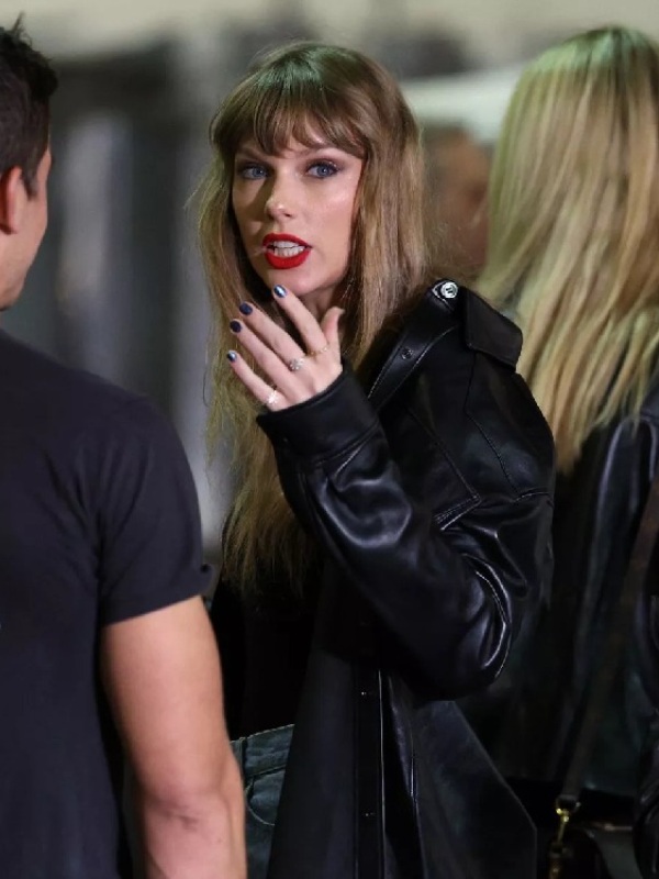 Taylor Swift Chiefs Leather Jacket | Taylor Swift's Sunday NFL Outfit